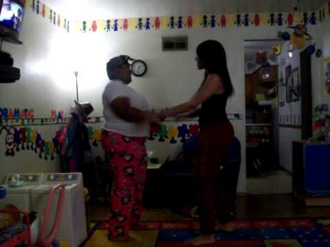 ..anna and nelly nel doinq the sinqle ladies dance.!