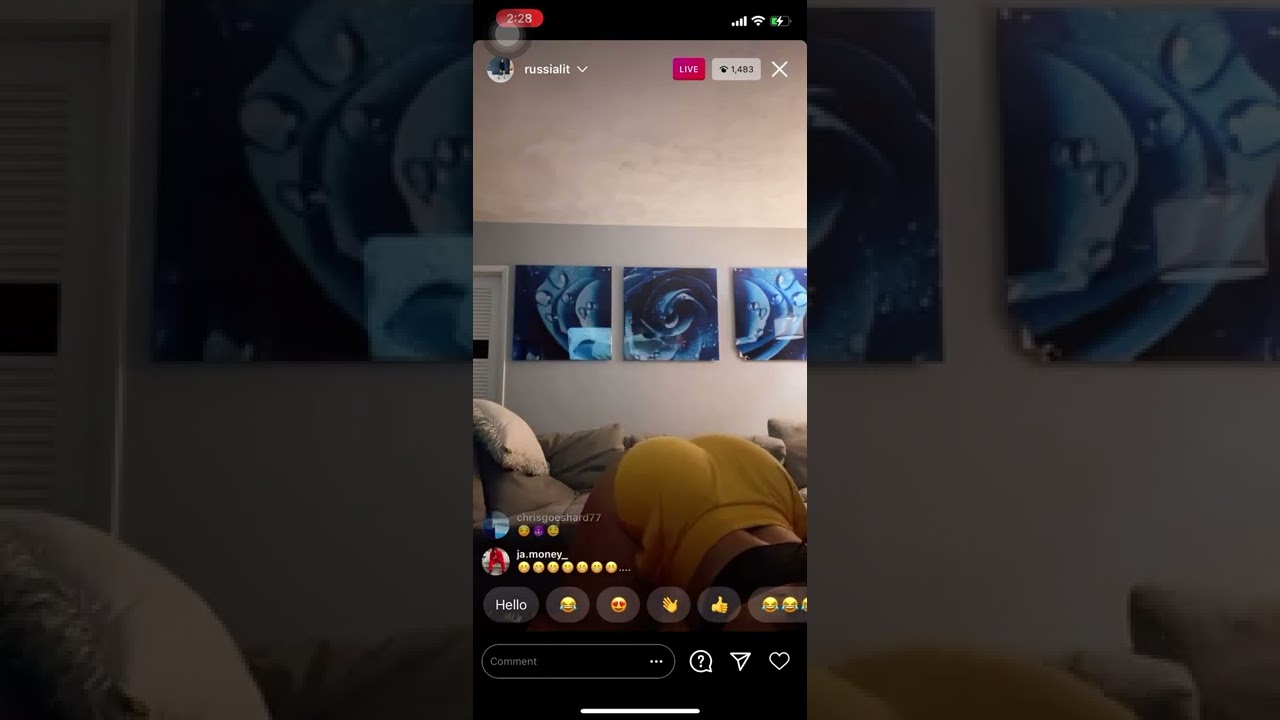 @russialit twerking in bright yellow shorts🤪 - YouTube