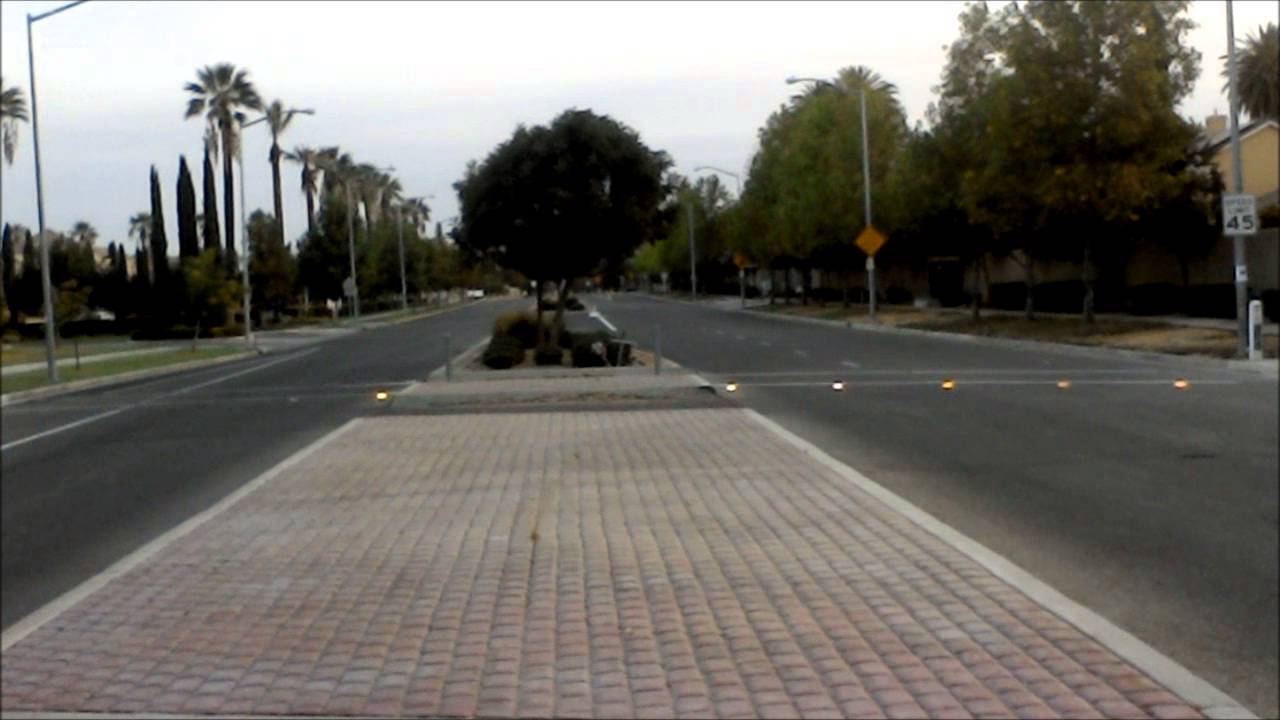 Inoperative flashing crossing lights N Fowler Enterprise Trail - YouTube
