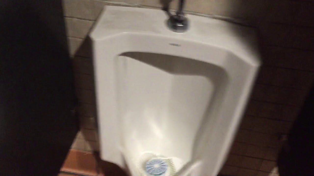 Denny’s restaurant restroom tour in Indio ca - YouTube