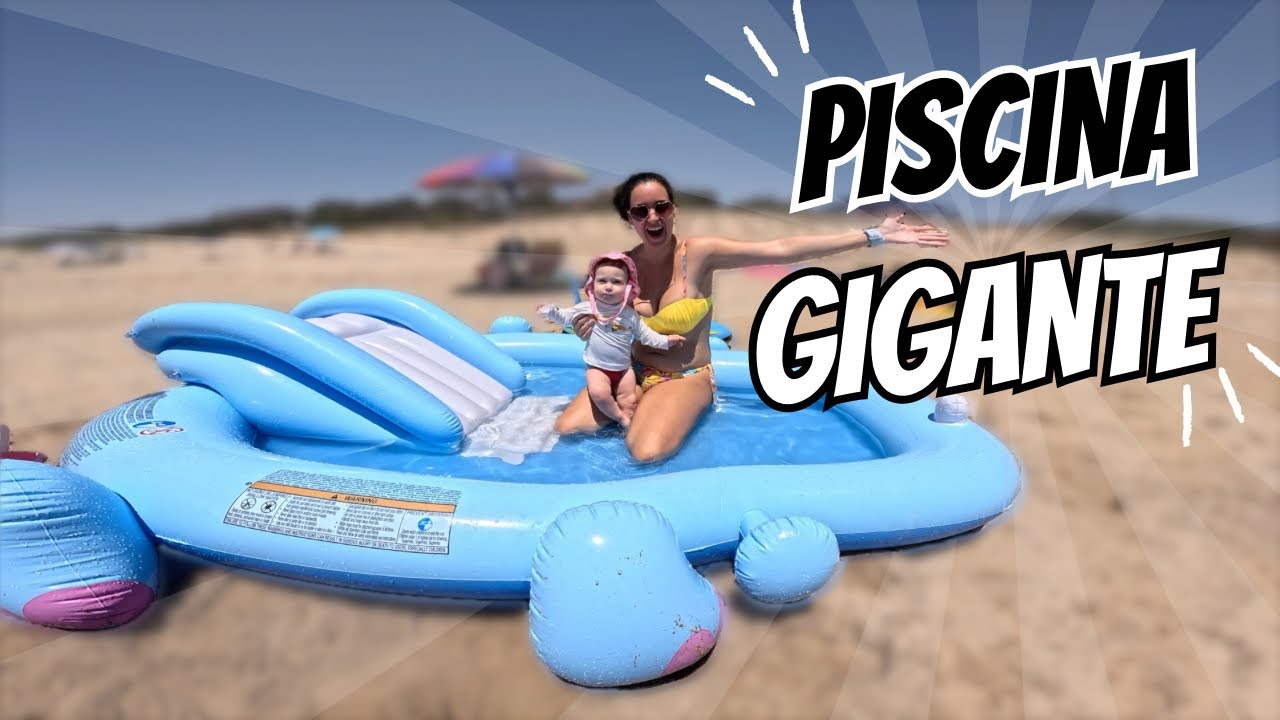 EMILY fa il BAGNETTO in una PISCINA GIGANTE con SCIVOLO al MARE - YouTube