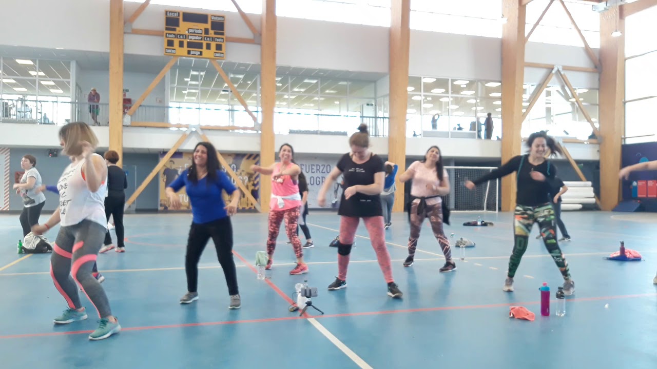 Clase de zumba 2c Jueves 04 de Julio 2019 instructor franco palma ...