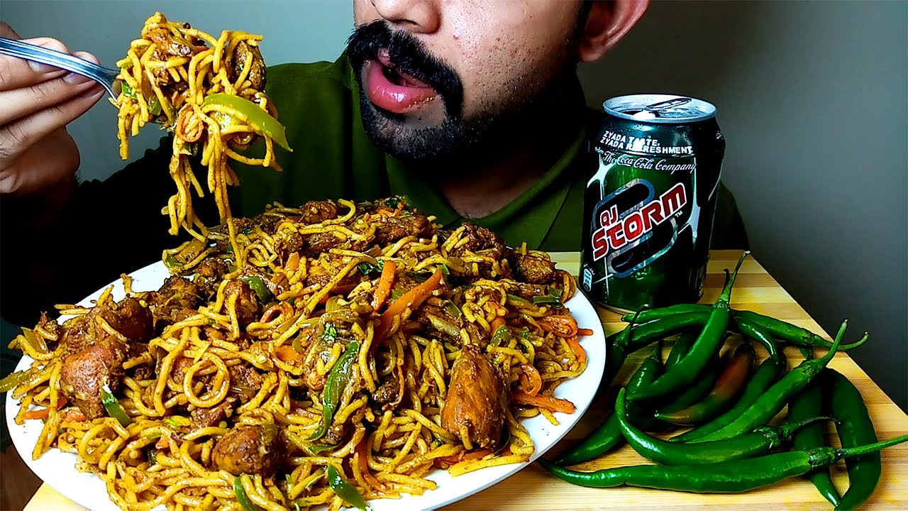 EATING CHICKEN CHOWMEIN AND GREEN CHILLI |#HungryPiran - YouTube