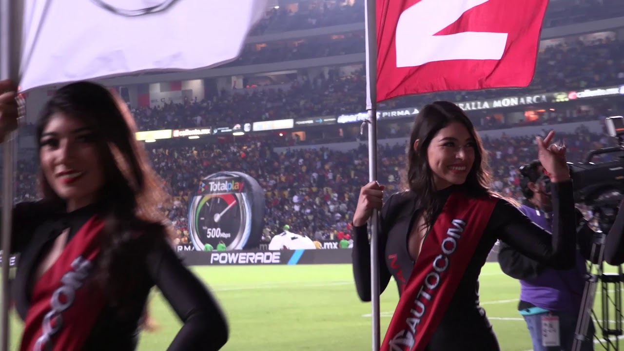 Desfile de Edecanes de Morelia Belleza en el Estadio - YouTube