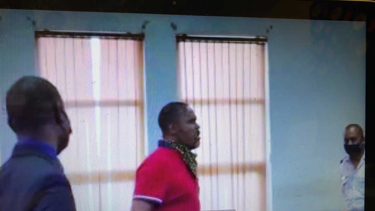 Judge & police got wild up in half way tree court today ,by same man ...