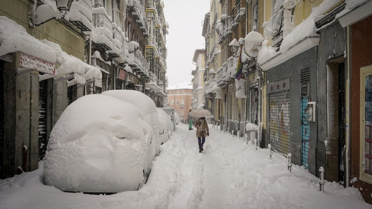 Heavy snow creates severe traffic disruptions in Stockholm (March 12 ...