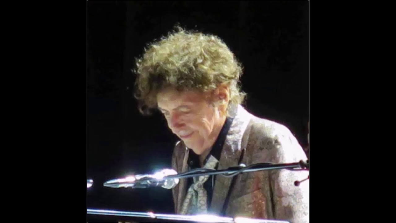 Bob Dylan - Dignity - Seville 2019 - YouTube