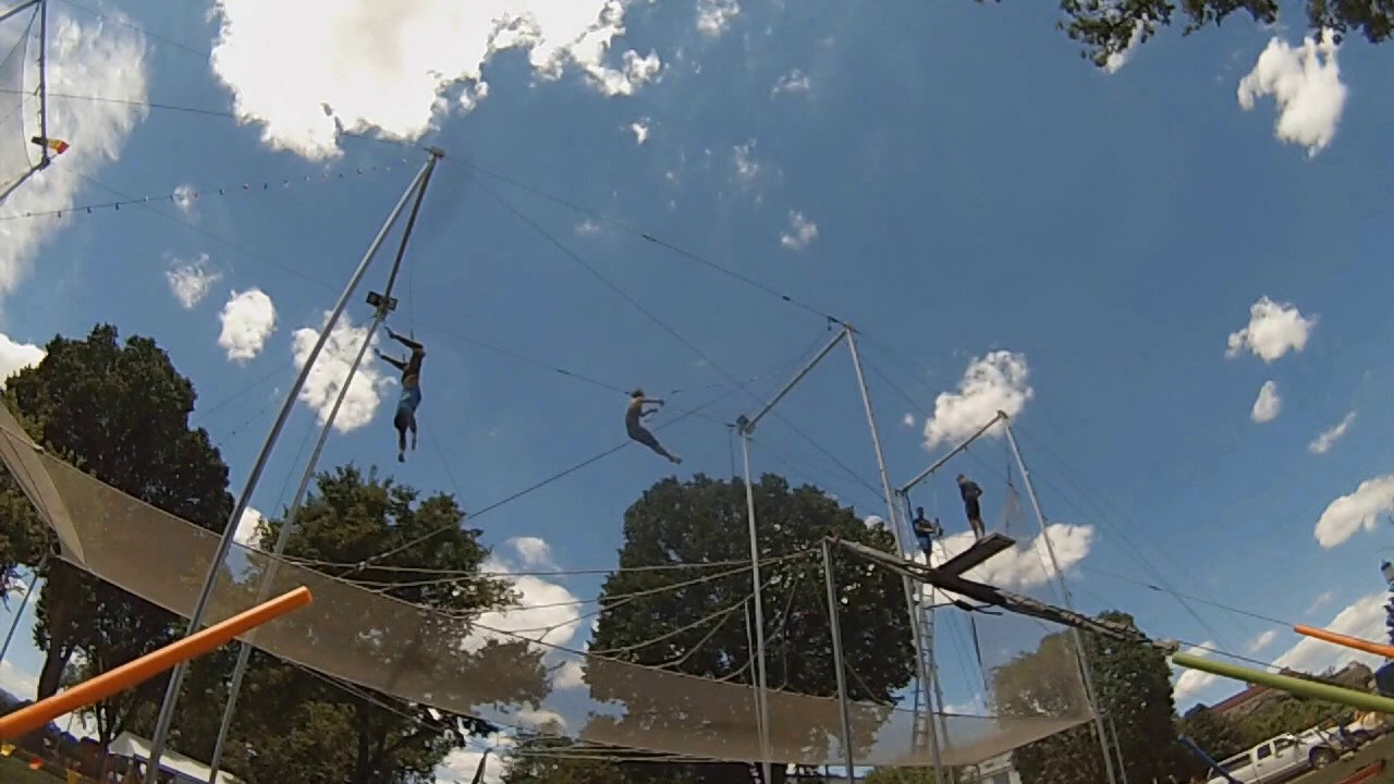 Listo flying trapeze team rehearsals - YouTube