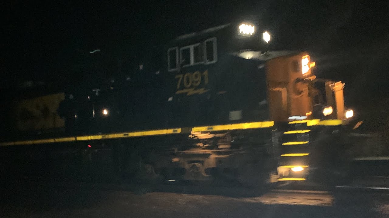 CSX I002-13 with 7091 Leading - YouTube