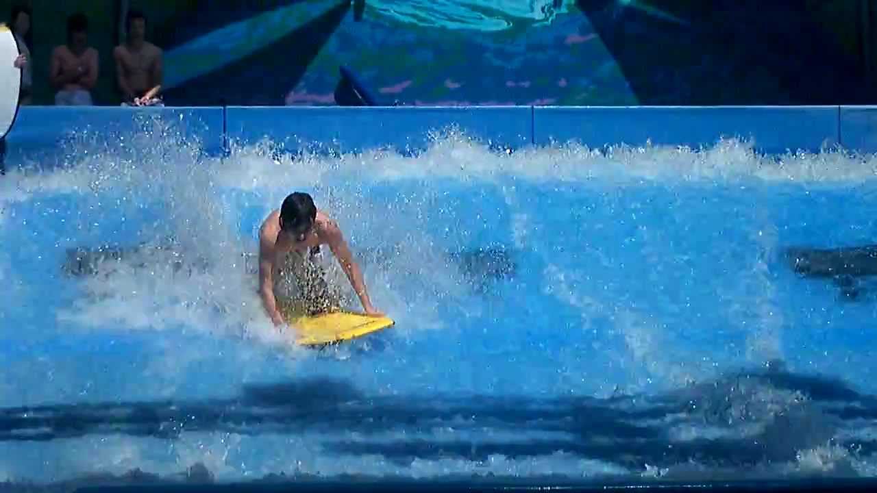 Epic Fail on the Flow Rider at Dreamworld - YouTube
