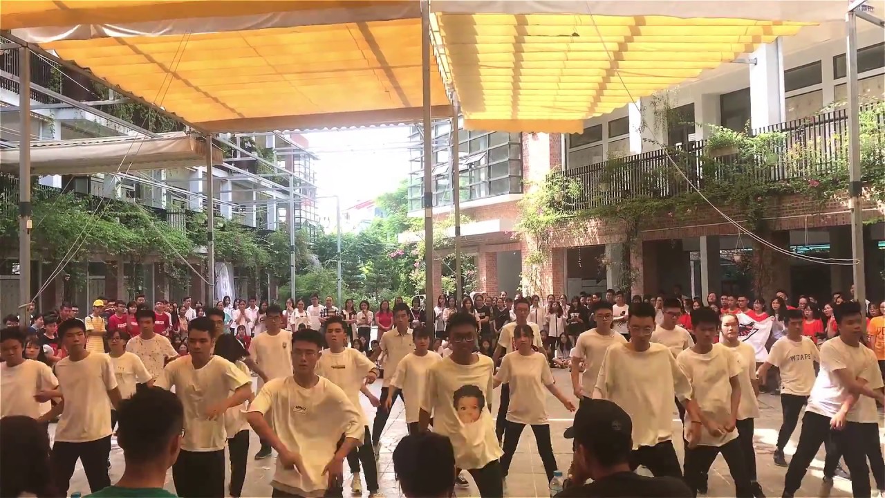 [LAC][SHAKE IT OFF] Flashmob 12V1 K30 - YouTube