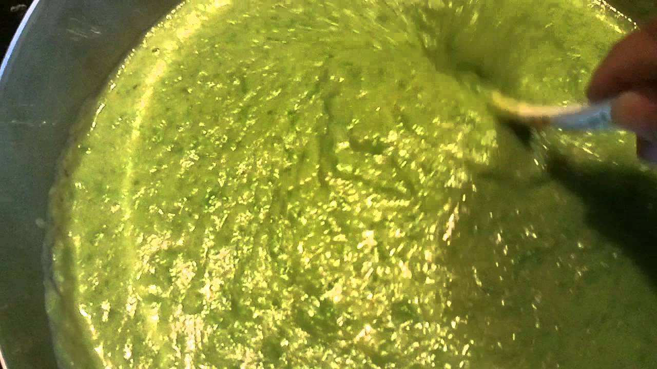 Home made goldfish food - YouTube