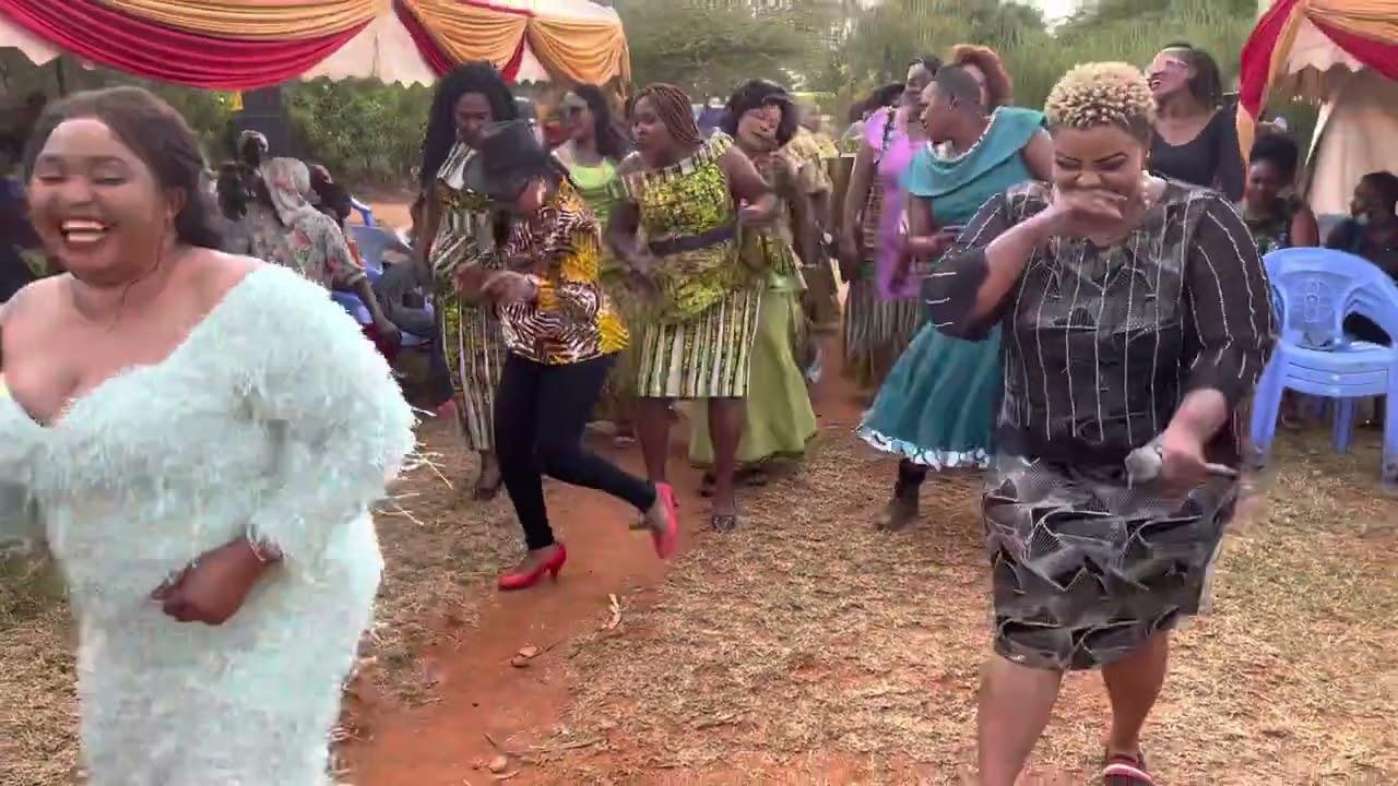 A kamba ladies team’s entry at a kyathi in machakos - YouTube