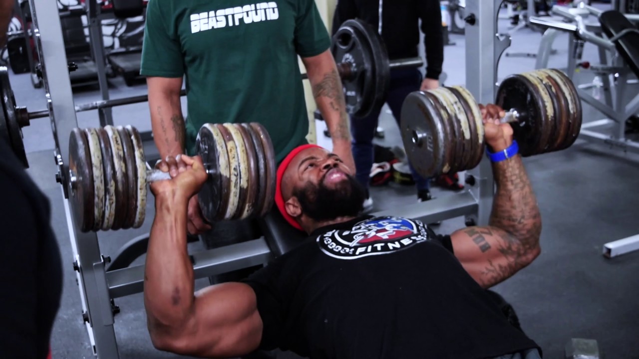 Knights gym pt 2 killing our chest !! - YouTube