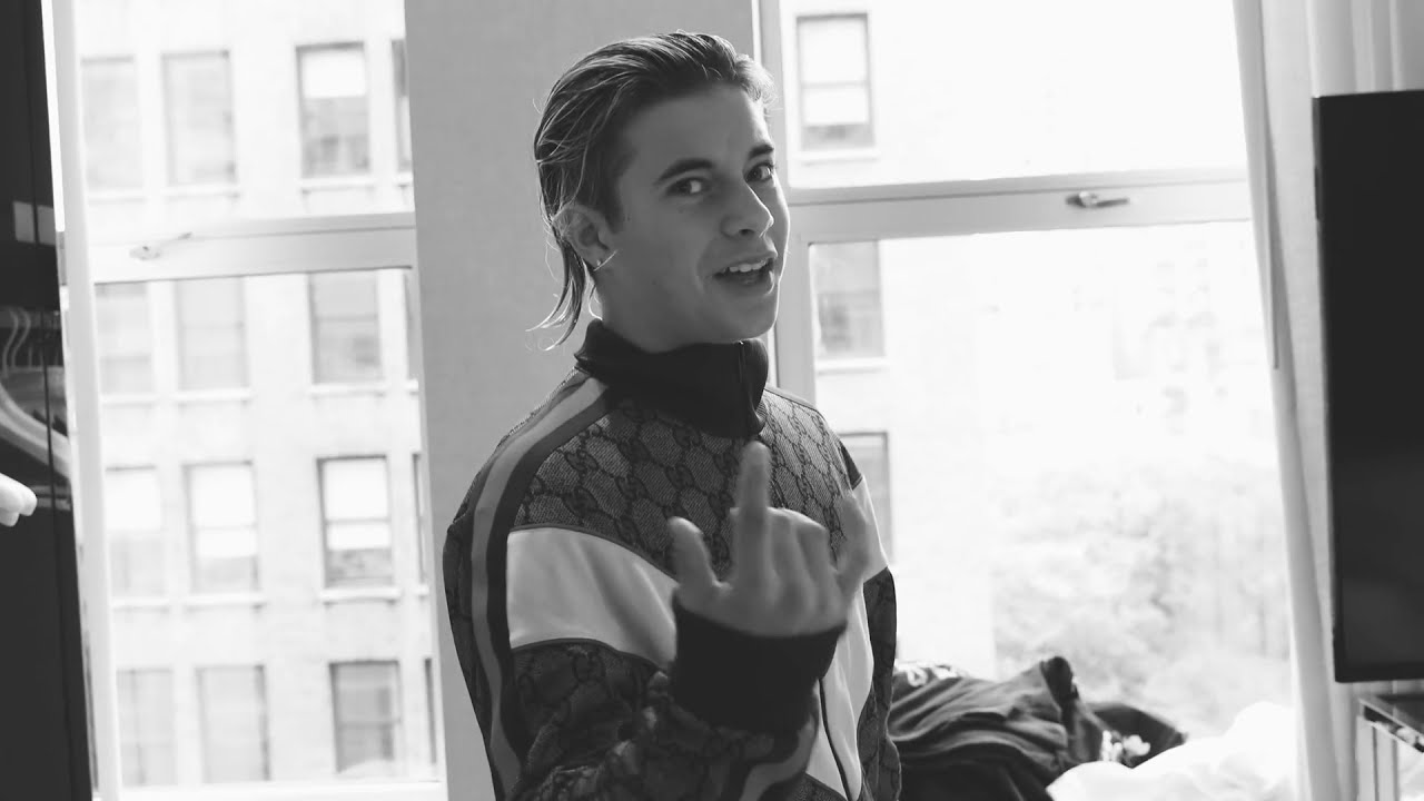 Gavin Magnus - "Personal" (Official Music Video) - YouTube