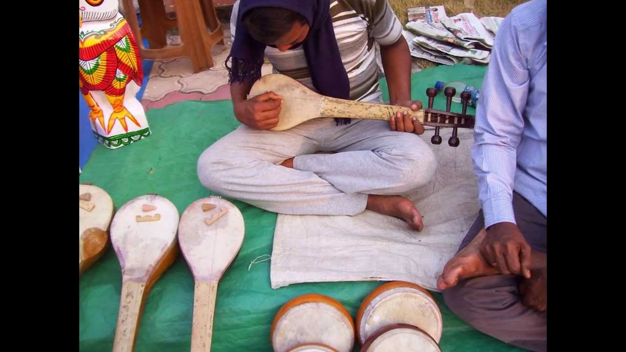 OLD-AGE MUSIC INSTRUMENTS FOUND IN WEST BENGAL HANDCRAFT TRADE FAIR ...