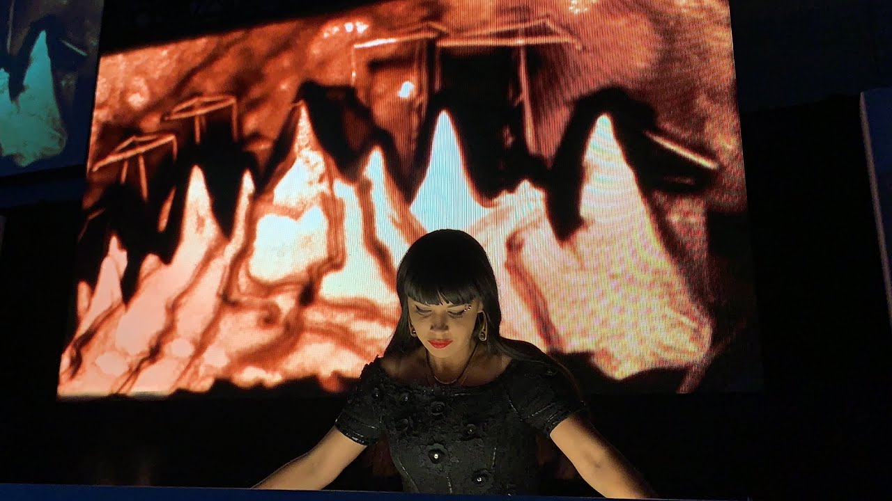 Amazing sand show in YOUR CITY | Kseniya Simonova LIVE! - YouTube