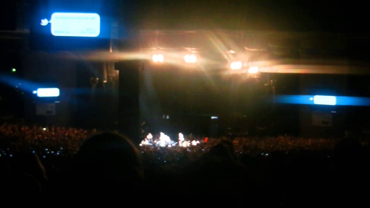 One Direction jumping contest during Twitter Questions - YouTube