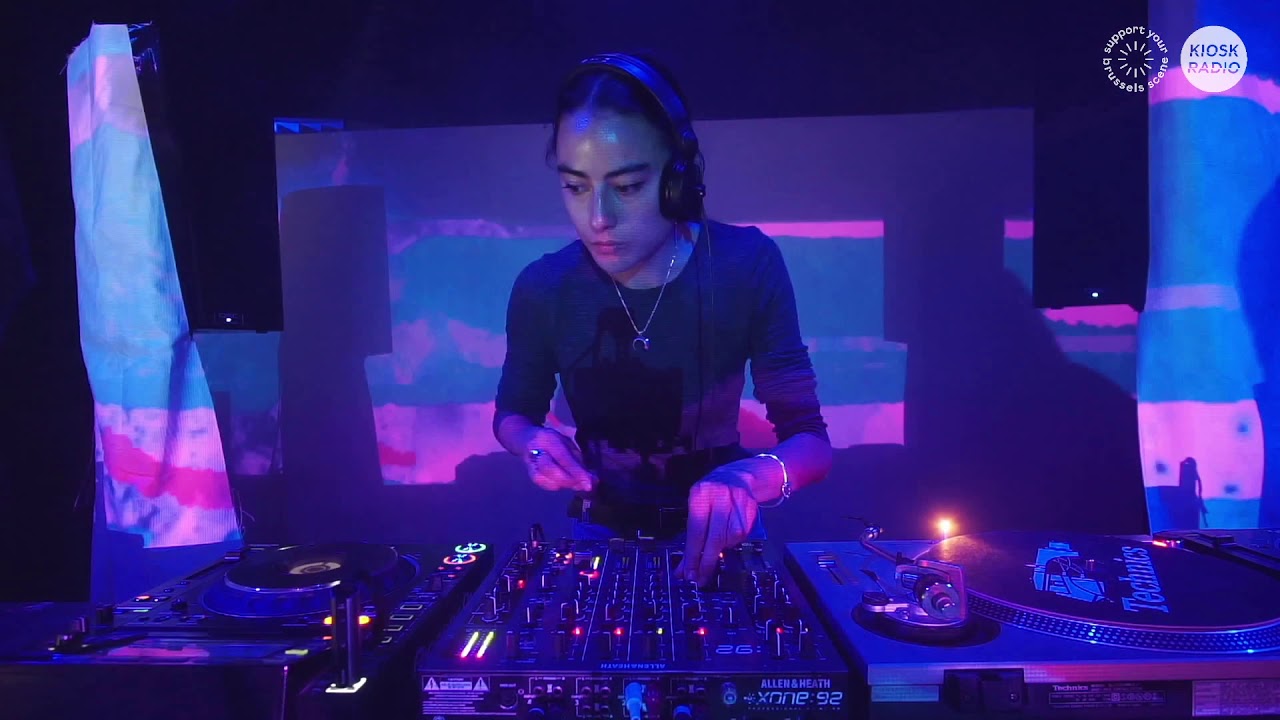 Support Your Brussels Scene | C12: Emily Jeanne - YouTube