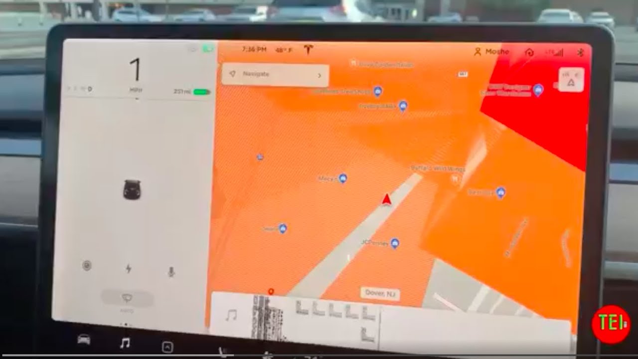 Tesla Screen Crash While Driving - YouTube