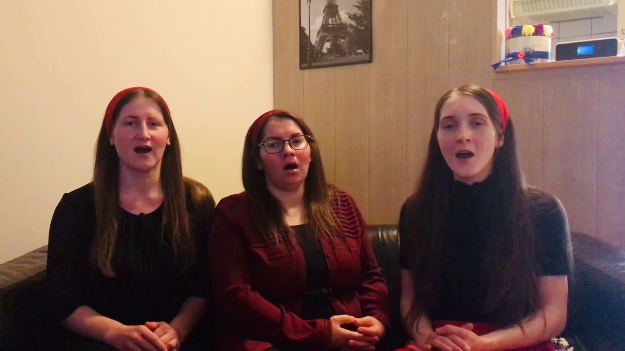 Iasmina, Lavinia și Simona - Aur, argint și palate - YouTube