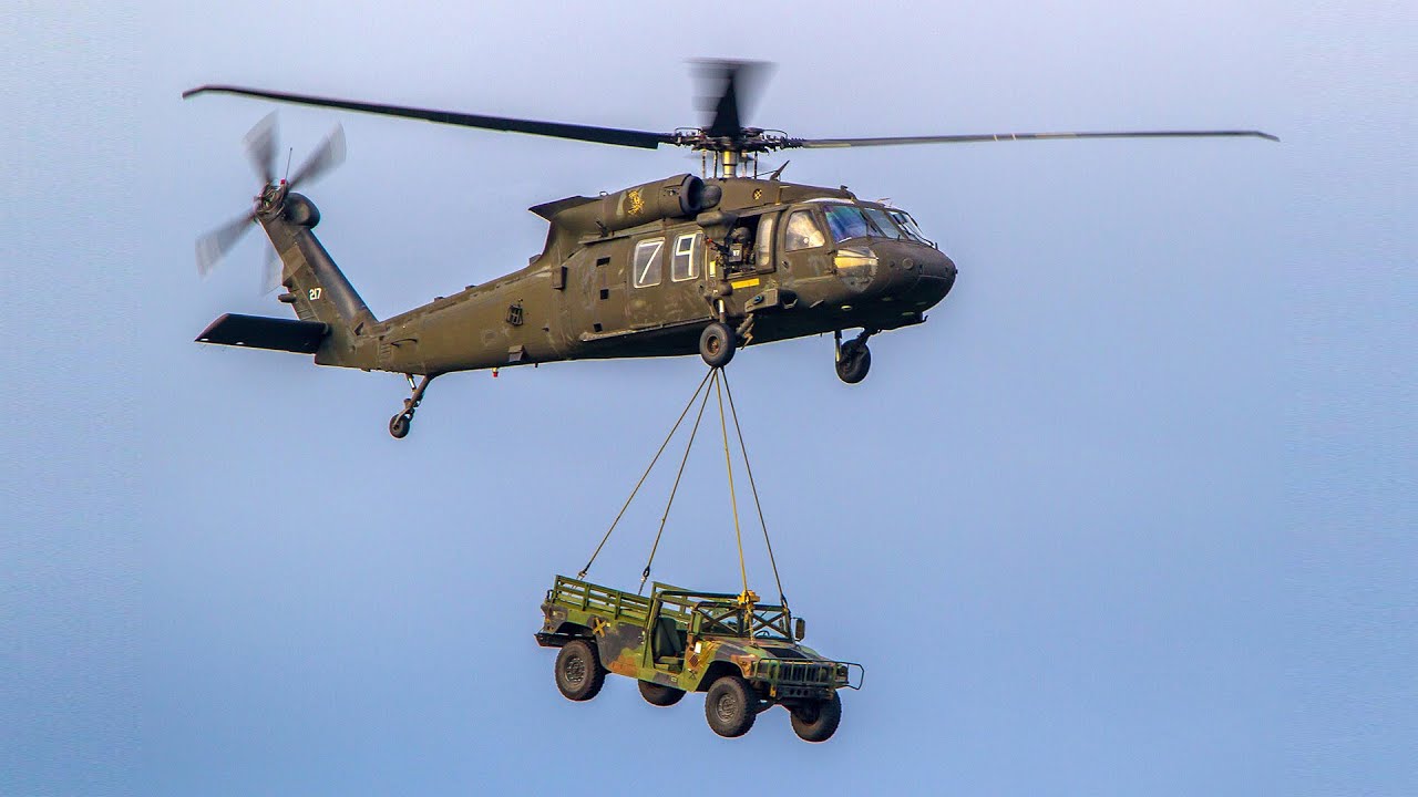 Here's the U.S Air Force UH-60 Black Hawk Sling Load Operation ...
