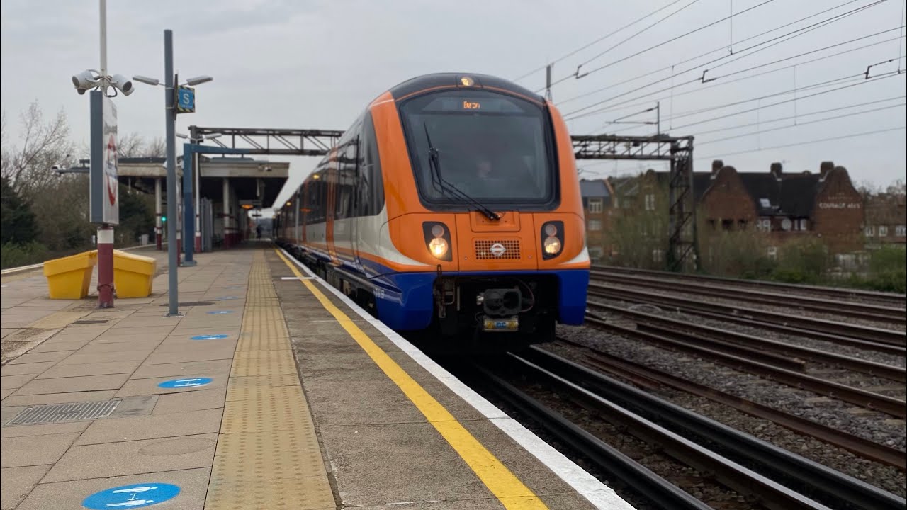 Trains at South Kenton | 31/03/21 | WCML ,Bakerloo Line , London ...