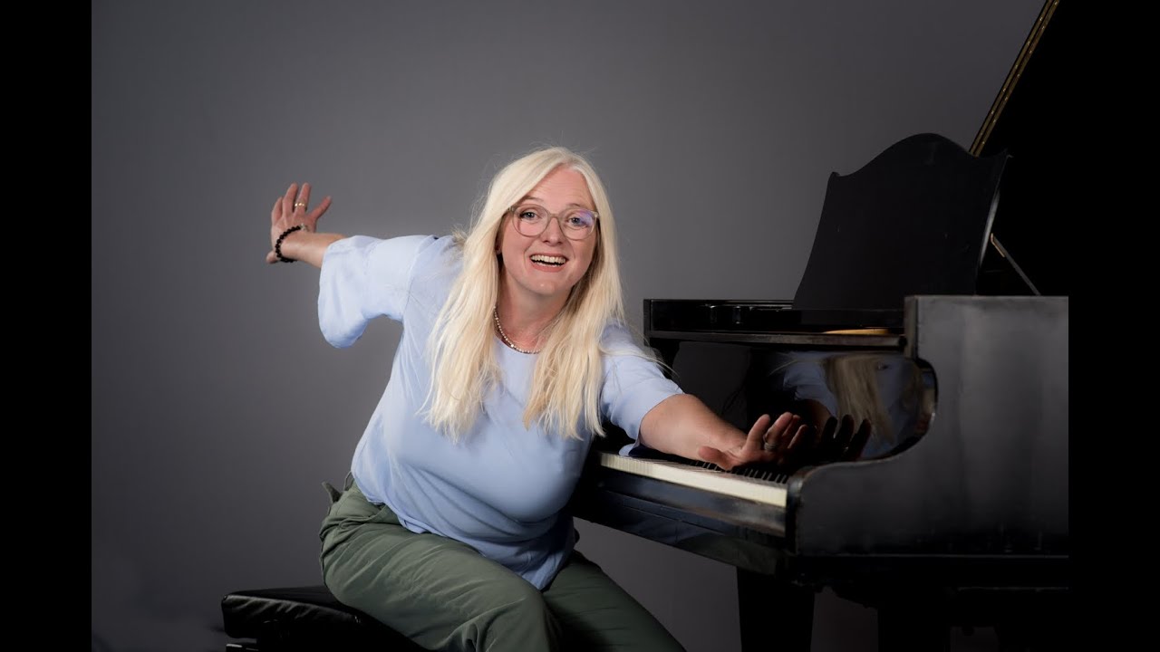 Nicole Roder, Keyboard und Klavier - YouTube