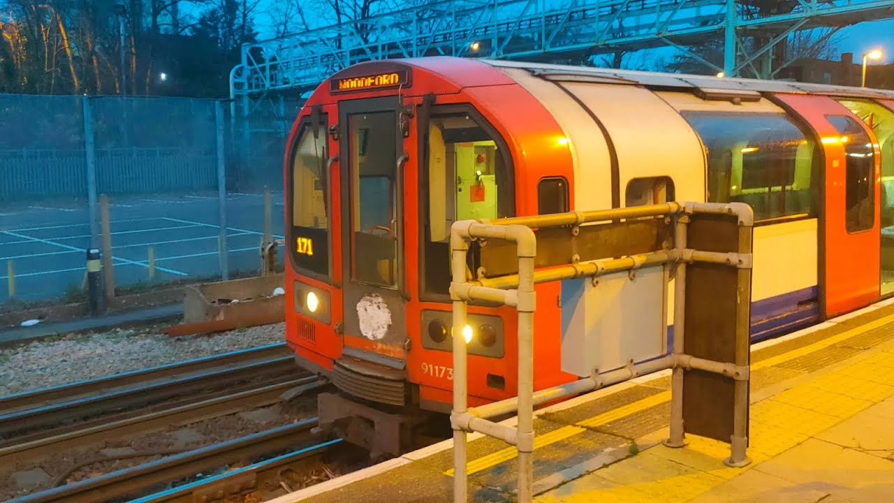 Central line: Shuttle from Hainault to Woodford - YouTube