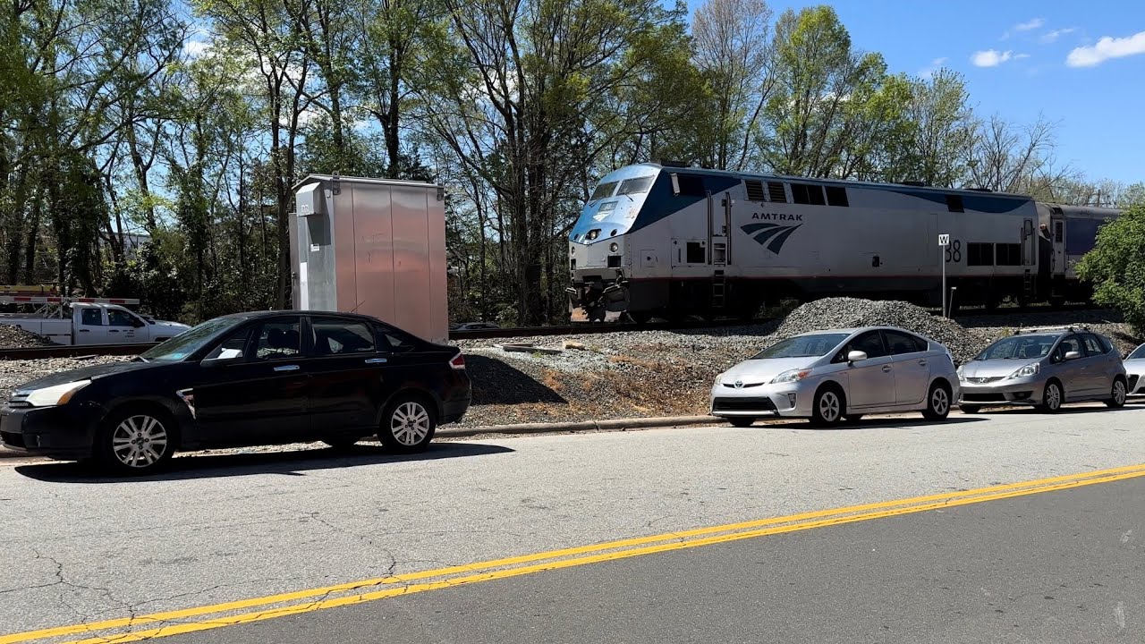 P42DC leads the Piedmont! Piedmont trains in Durham NC - YouTube