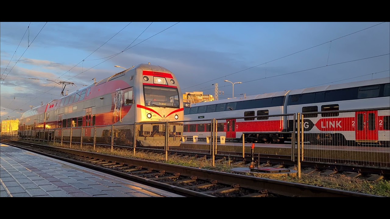 Škoda Ej575- 009 with a passenger train - YouTube