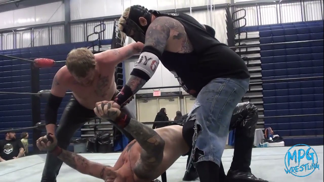 madman fulton vs the amazing pooky - YouTube