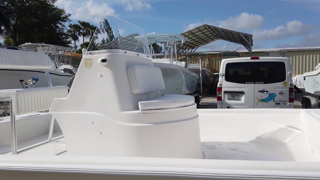 Dusky 18 R Bay Walkaround - YouTube