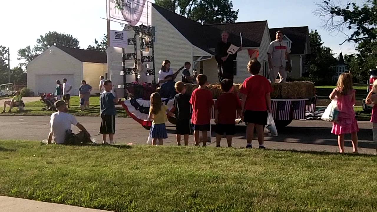 Musical Parade Float- Mandolin/Banjo - YouTube