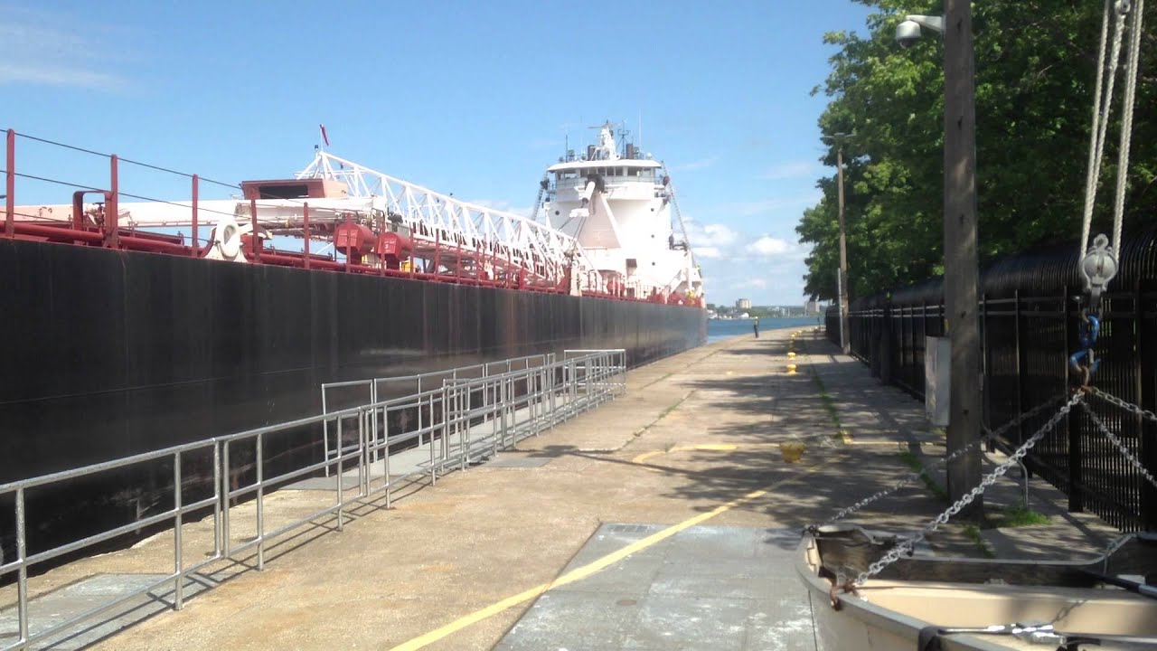 Great Lakes Freighter American Courage at the Soo - YouTube
