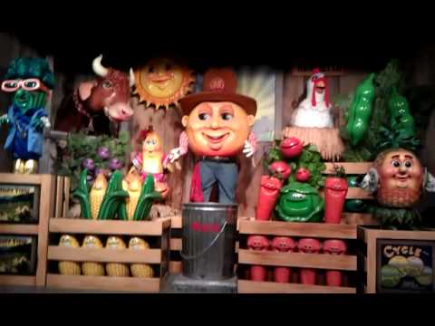 Singing Vegetables at the Big E - YouTube