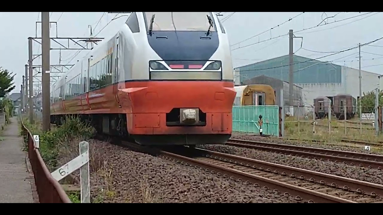 E751系 特急つがる ATゲート前 - YouTube