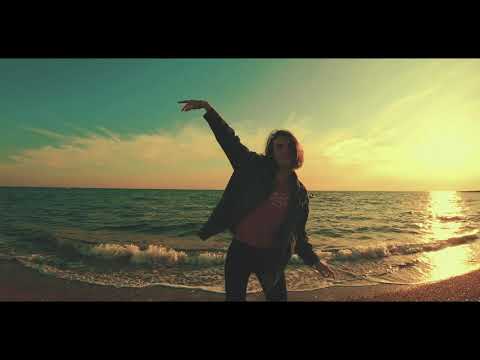 Halit Erman Ersoy - Mavi Koltuk [Official Video]