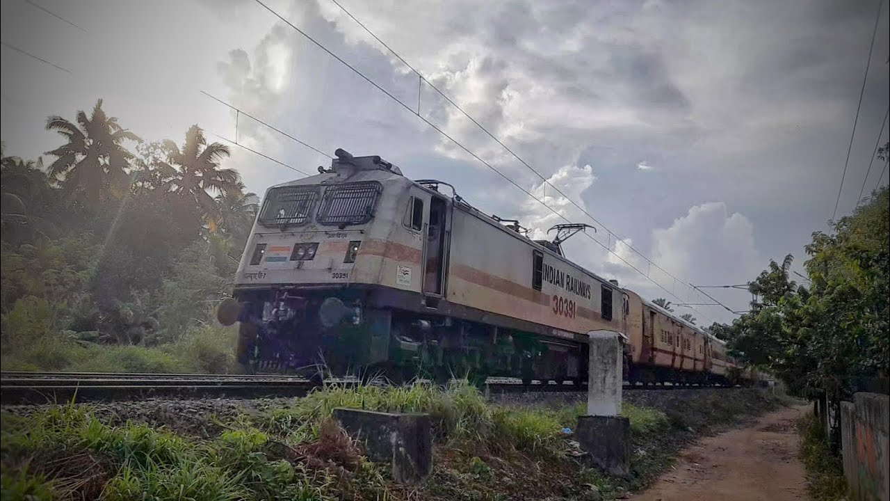 16729 Madurai - Punalur Express - YouTube