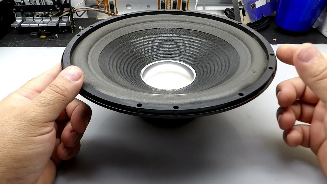 Veja o que acontece quando você liga falantes com polaridade Invertida ...