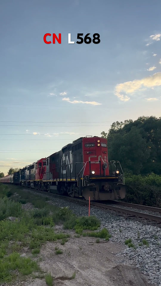 Gorgeous Horn on CN L568! Road 111 - YouTube
