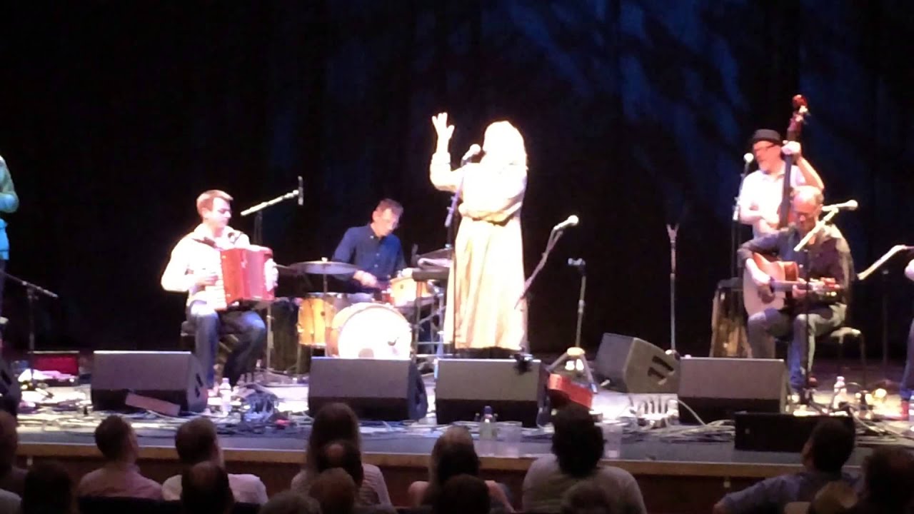 Eddi Reader , Barbican ,Recalling Family Parties , 11th June 2014 - YouTube