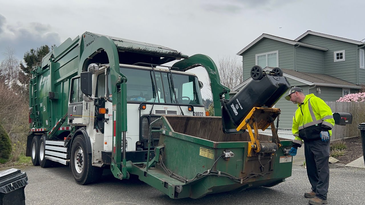 WM Of Seattle Carry Can Garbage Truck Packing Trash - YouTube