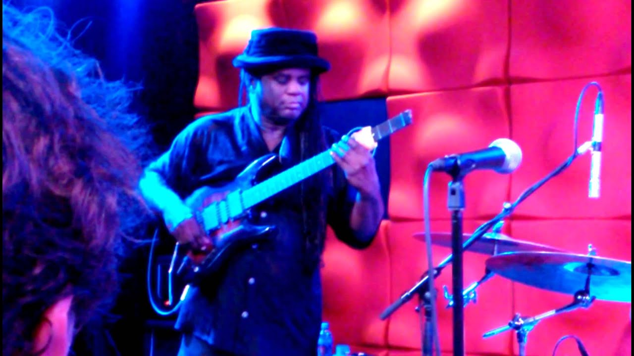 Regi Wooten in de North Sea Jazzclub in Amsterdam - YouTube