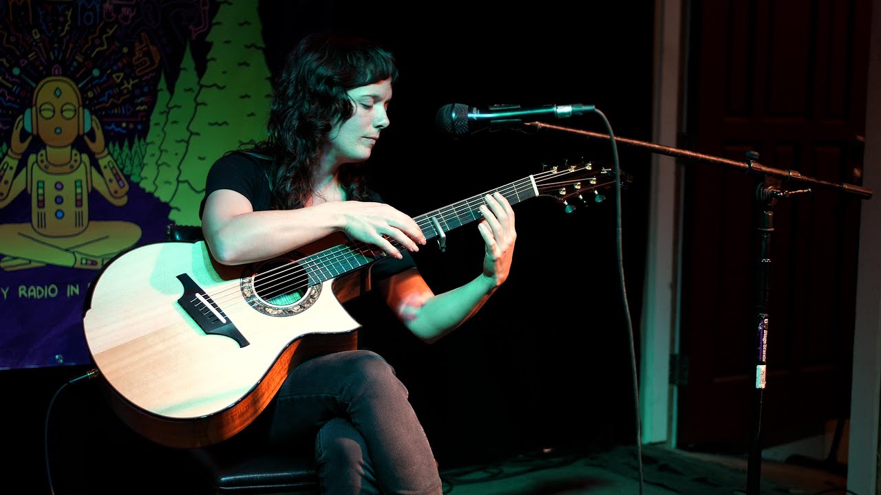 Amber Russell - Cruzin' in the Pines (Dec 11, 2021) - YouTube