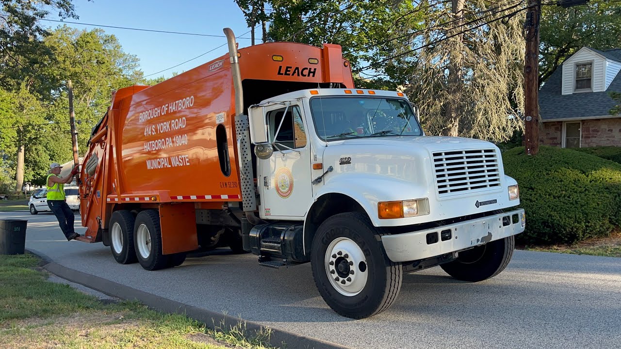 Borough of Hatboro International 4900 Leach 2Rll rear loader garbage ...