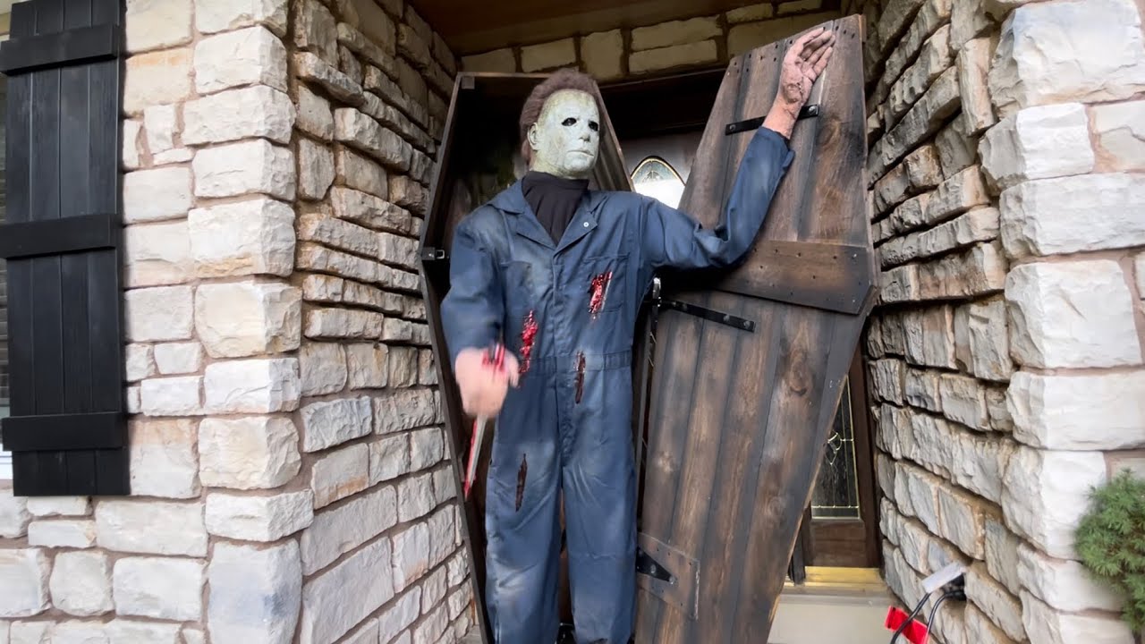 Killer props coffin killer animatronic - YouTube