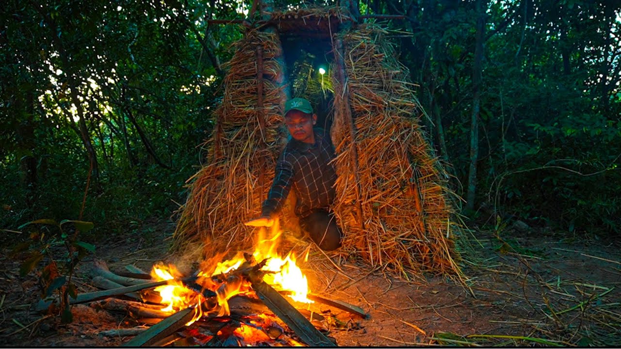 Building A Warm Shelter hut in Winter time and relaxing. - YouTube