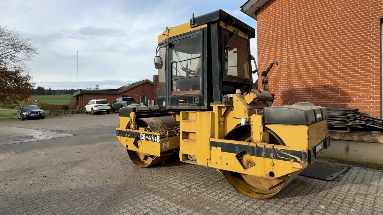 Køb Vejtromle Caterpillar CB-434B på Klaravik - YouTube