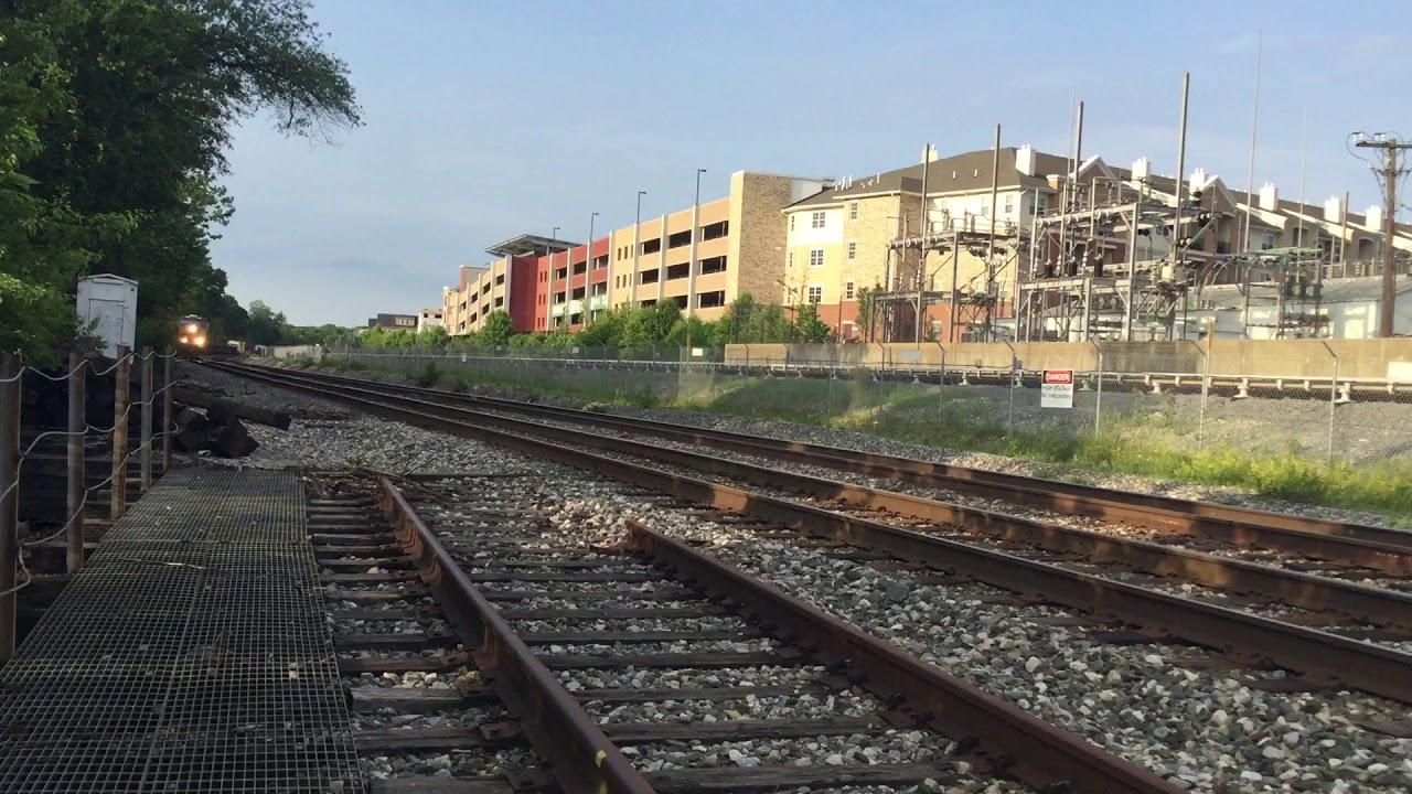 Railfaning CSX #3200 with #7789 Mix freight train - YouTube